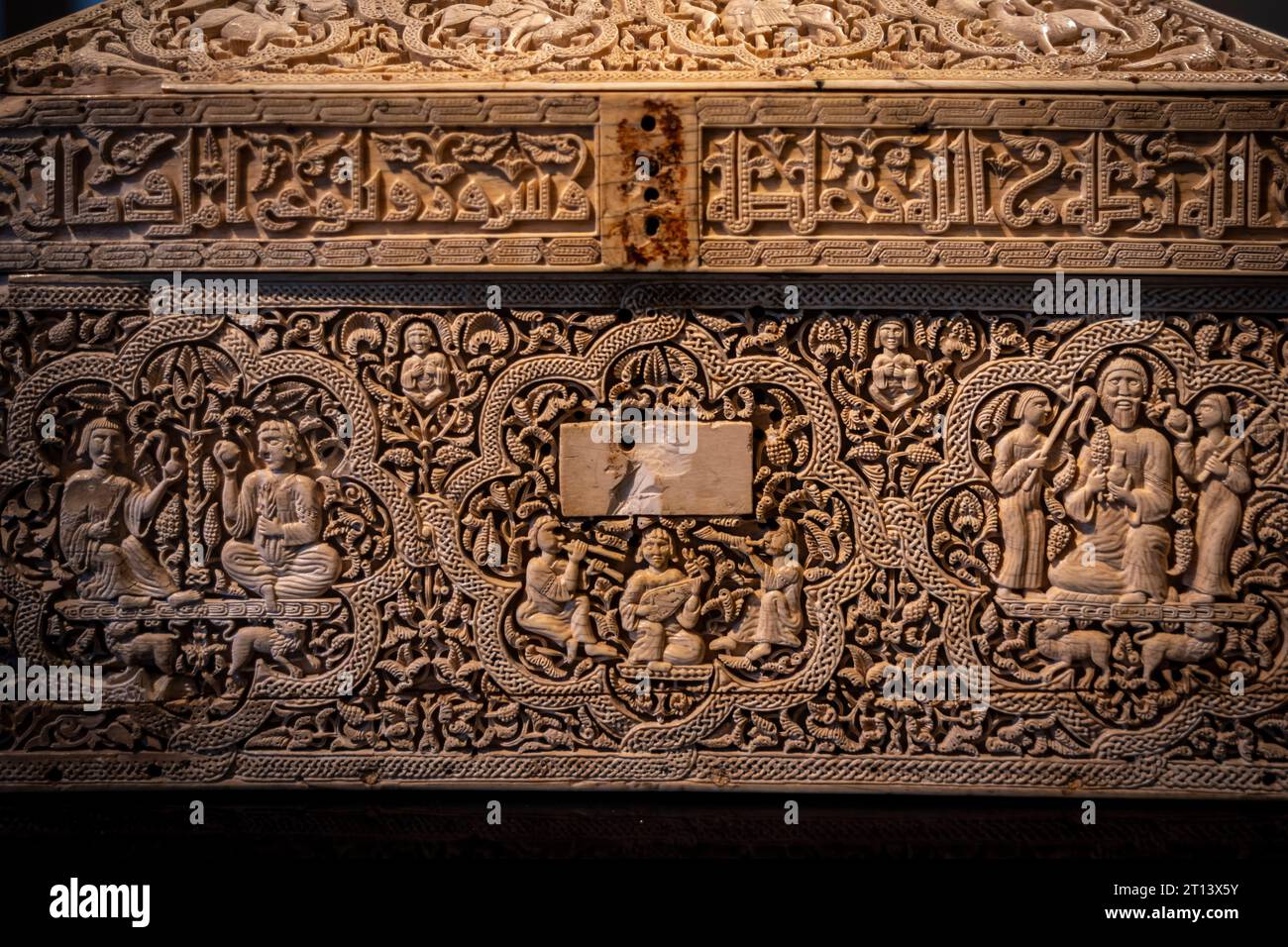 Spanish-Arab chest of the Leire monastery, 1004 after Christ ...