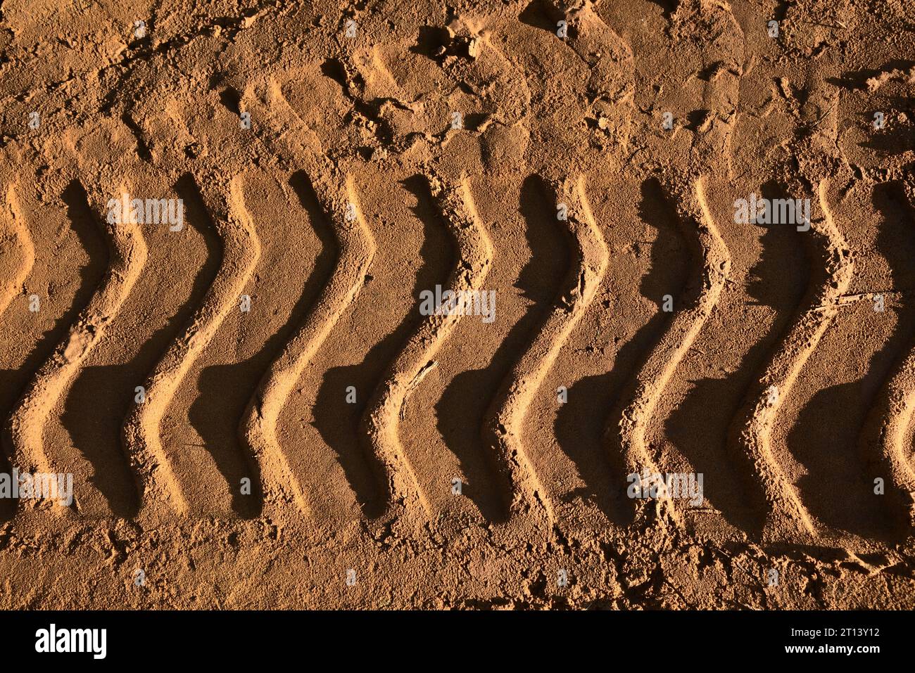 tyre tread mark on soil,india Stock Photo - Alamy