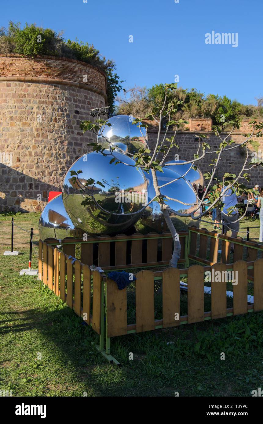 Guardbulding hi-res stock photography and images - Alamy