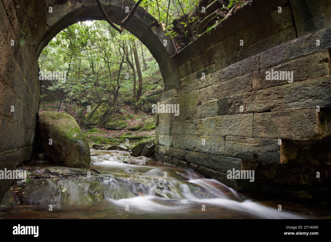 River landscape bridge ruins hi-res stock photography and images - Alamy