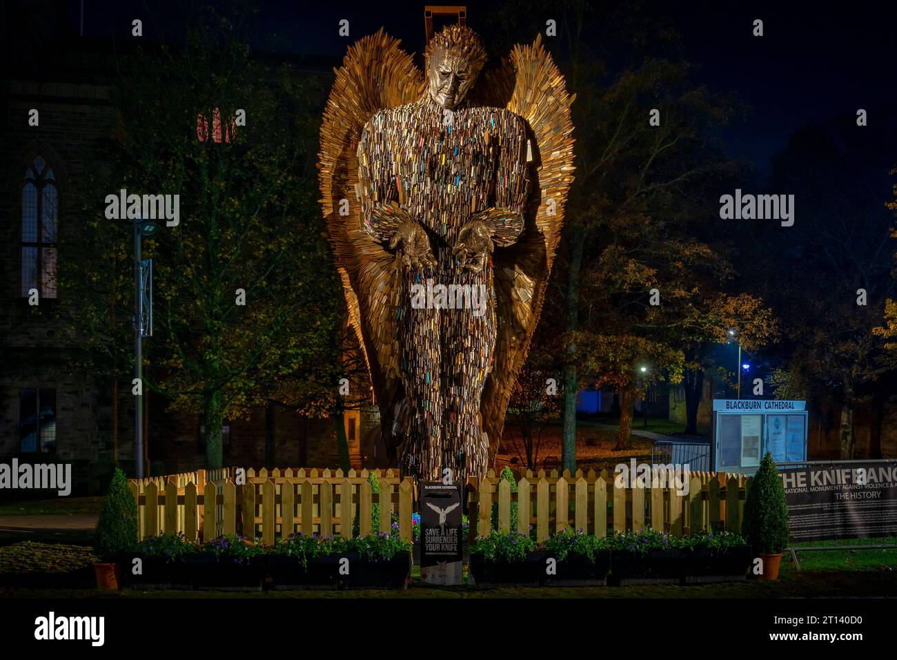 The Knife Angel - Contemporary sculpture formed of 100,000 knives ...