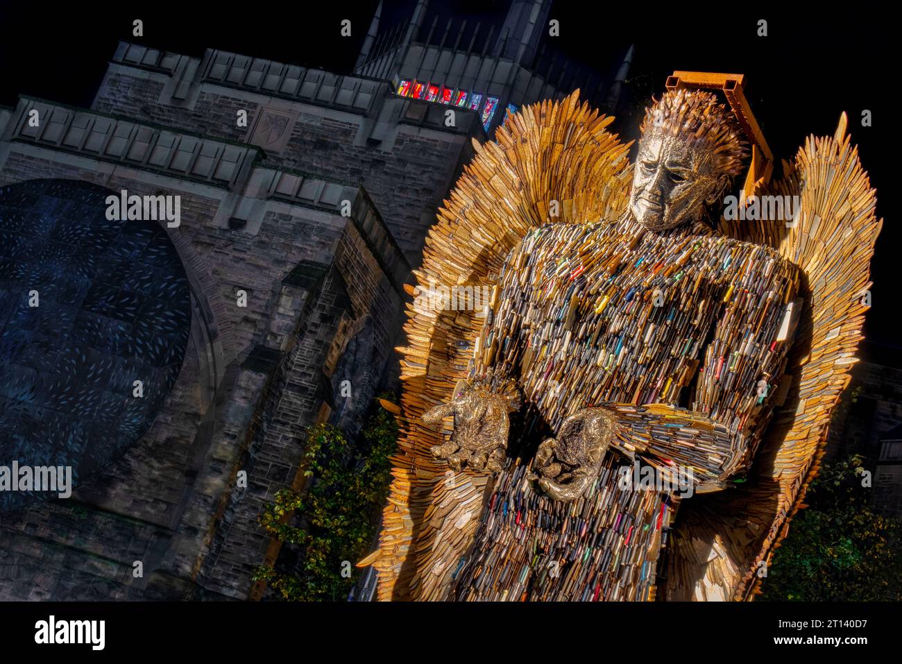 The Knife Angel - Contemporary sculpture formed of 100,000 knives ...