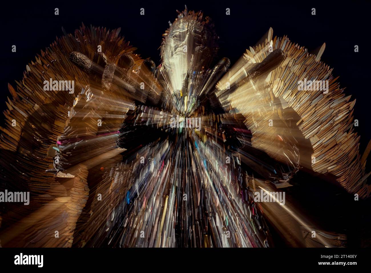 The Knife Angel - Contemporary sculpture formed of 100,000 knives ...