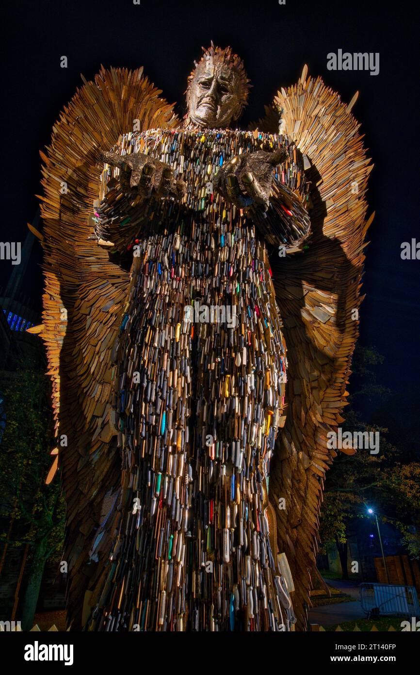 The Knife Angel - Contemporary sculpture formed of 100,000 knives ...
