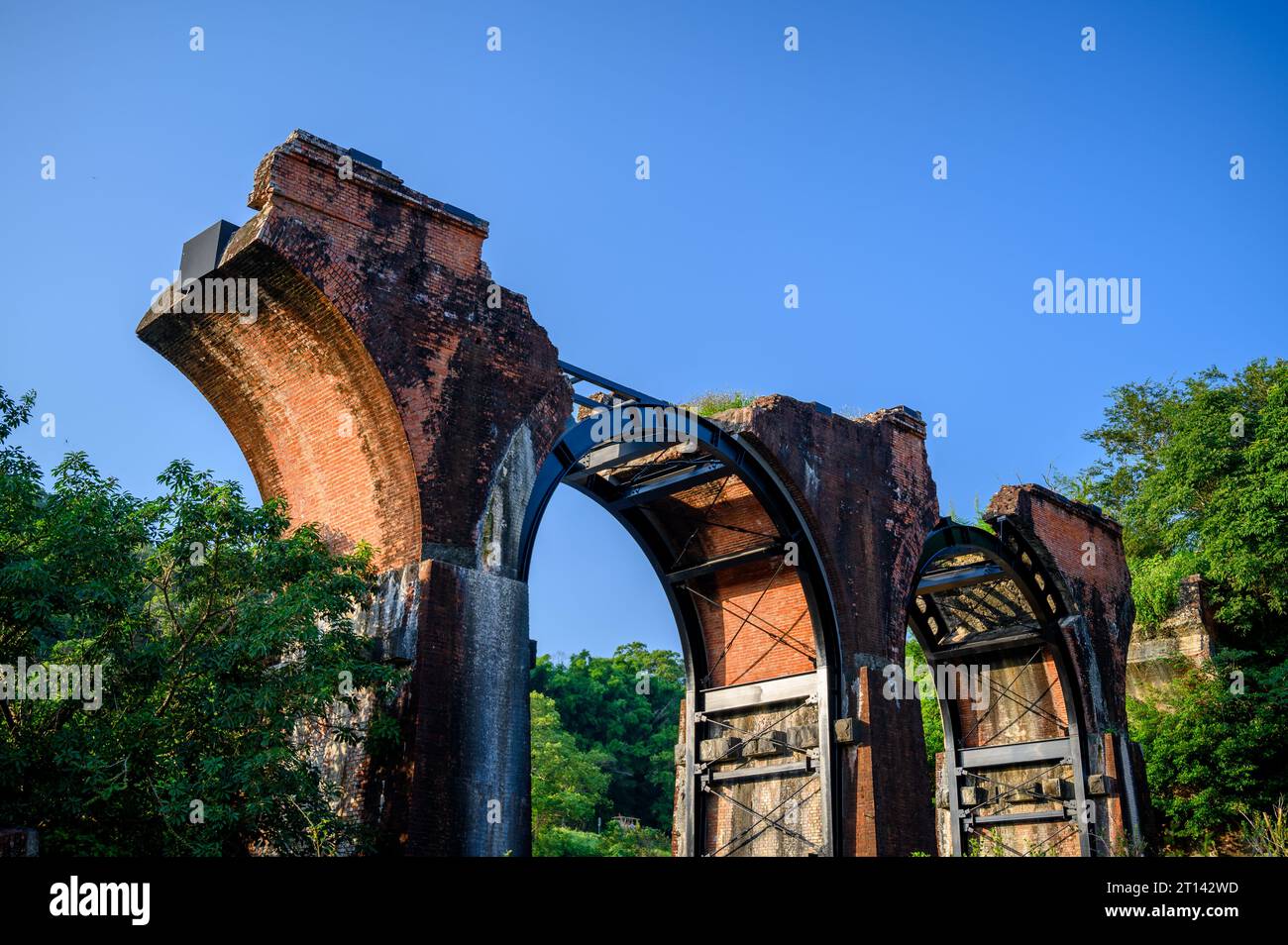 Red Brick arches at both ends are combined with a central steel truss ...