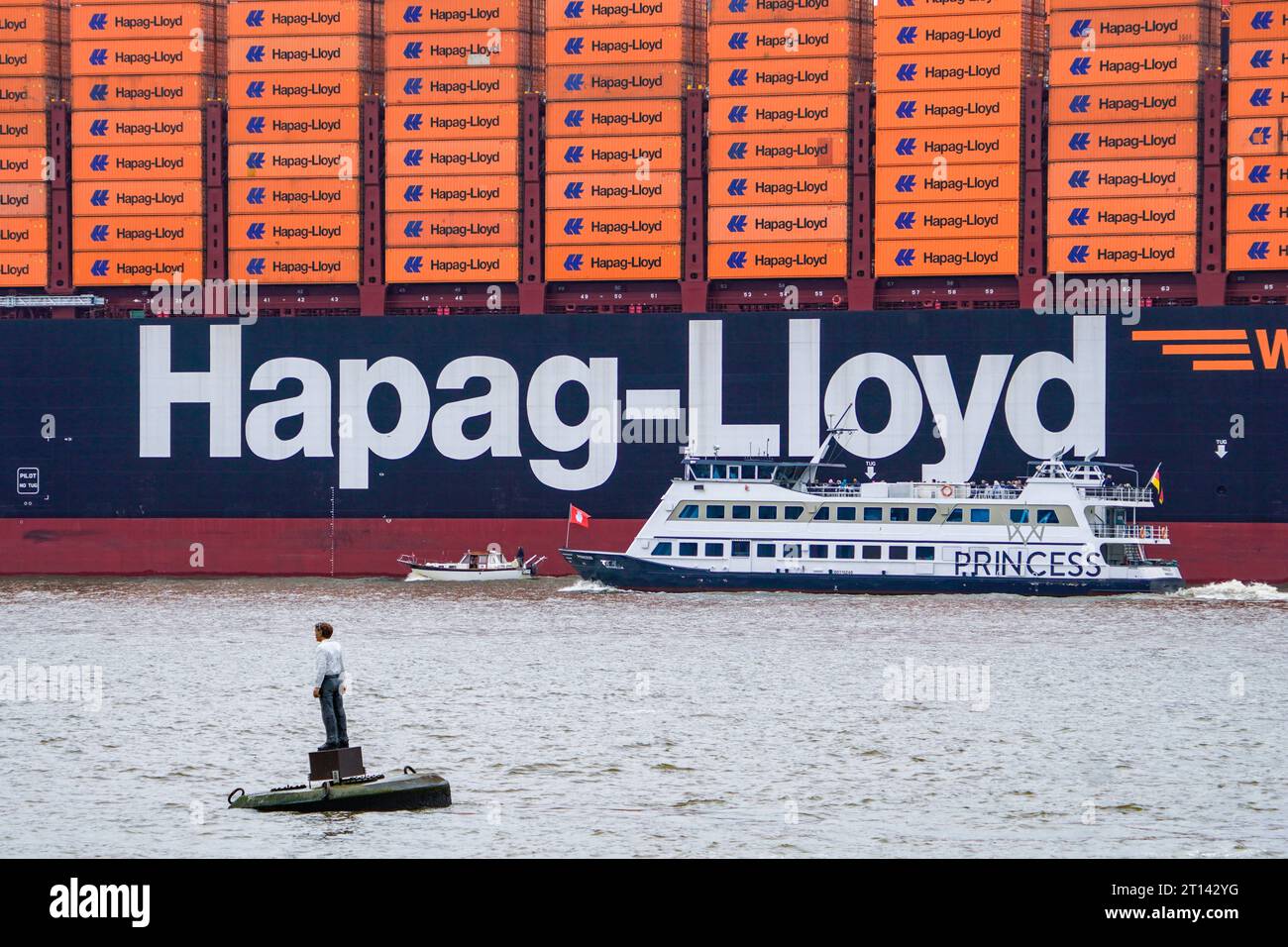 Das zur Zeit größte unter deutscher Flagge fahrende Schiff Containerschiff Berlin Express der ...