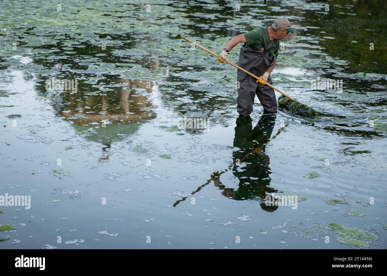 Stuttgart, Germany. 11th Oct, 2023. An employee of the Wilhelma ...