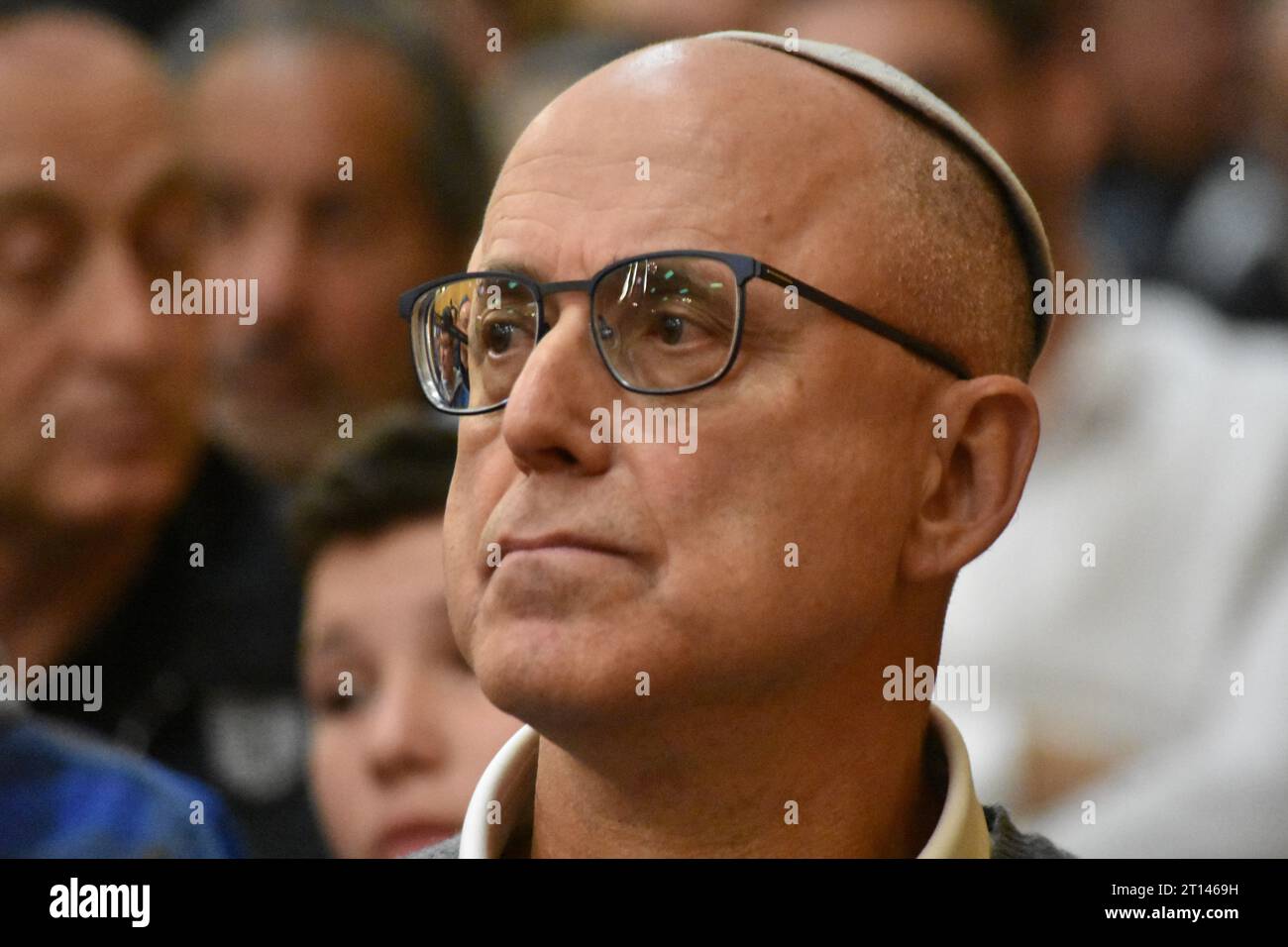 Fair Lawn, United States. 10th Oct, 2023. Worshipper listens intensely ...