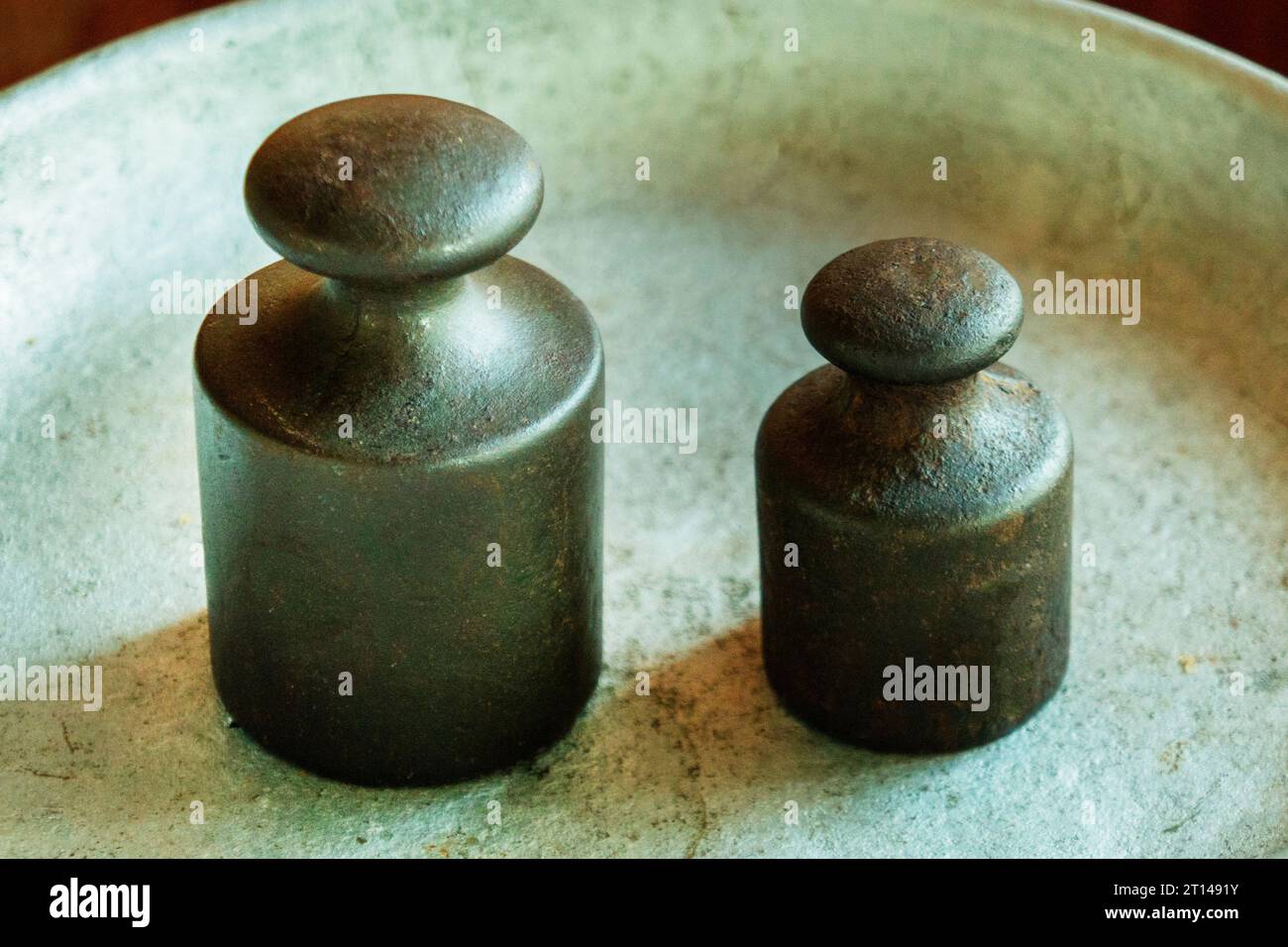 Ancient weight scale hi-res stock photography and images - Alamy