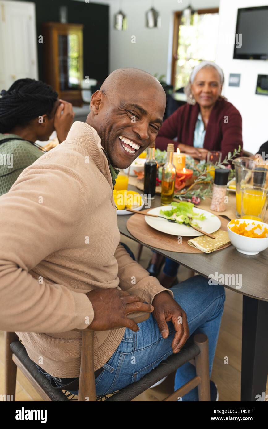 People laughing at dinner table hi-res stock photography and images - Alamy