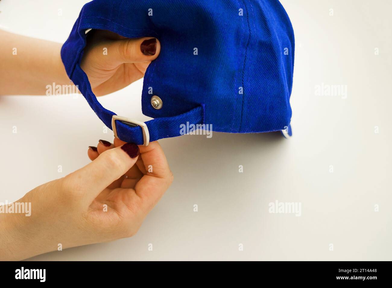 Cap in hands. velcro close-up. Determination of the size of a baseball ...