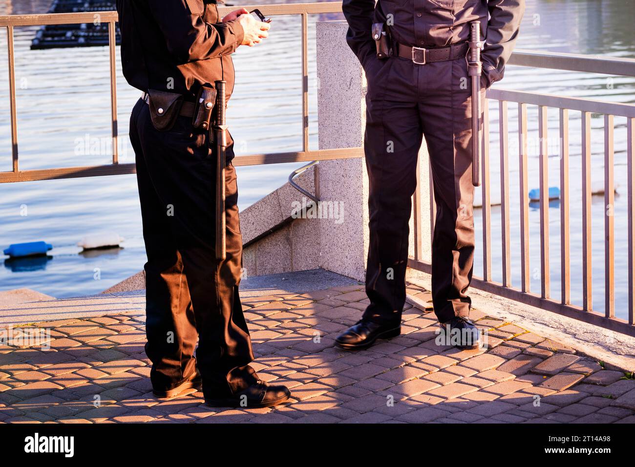 Friendly military officers hi-res stock photography and images - Alamy