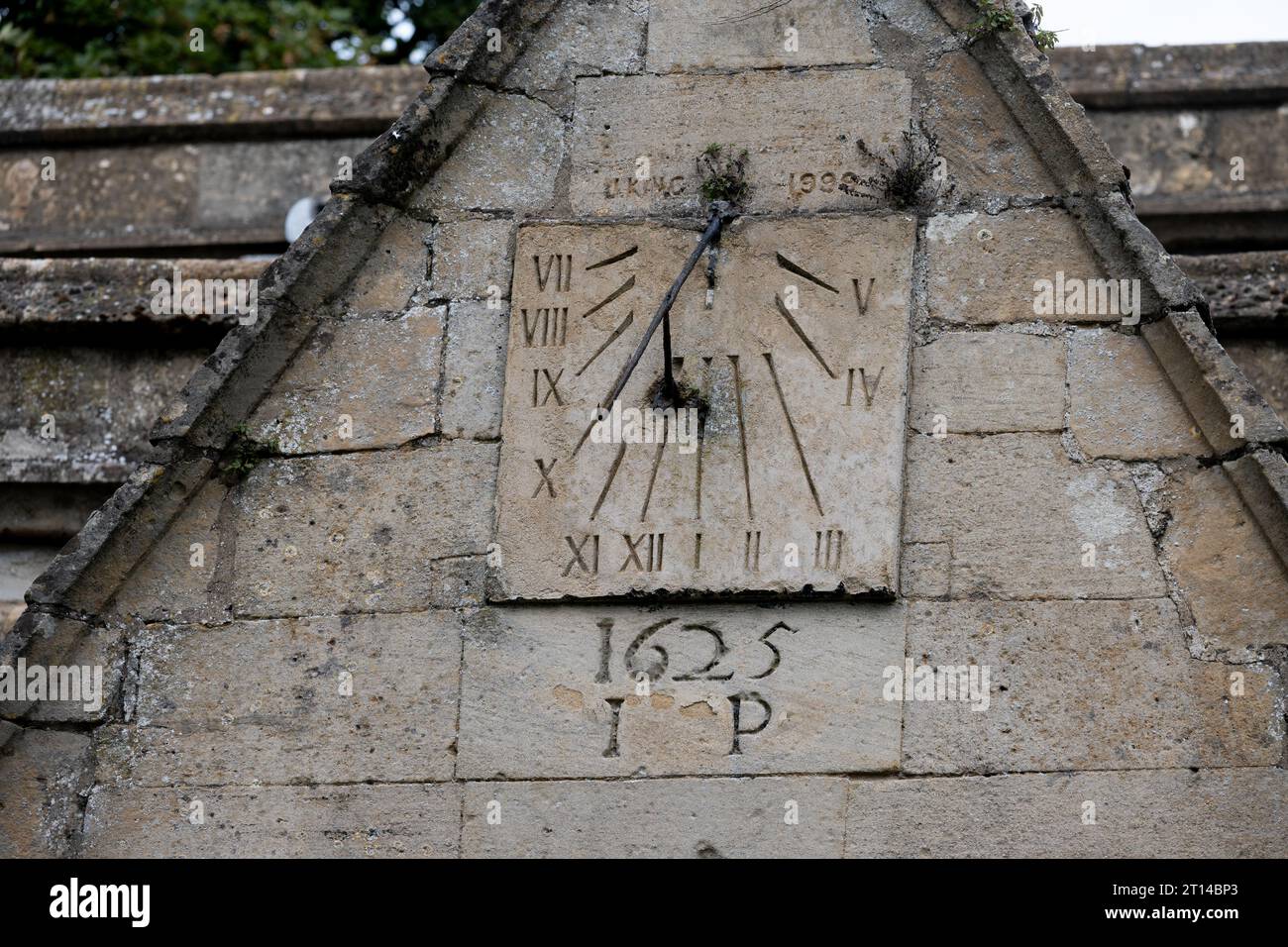 Sundial on St. John the Baptist Church, Corby, Northamptonshire ...