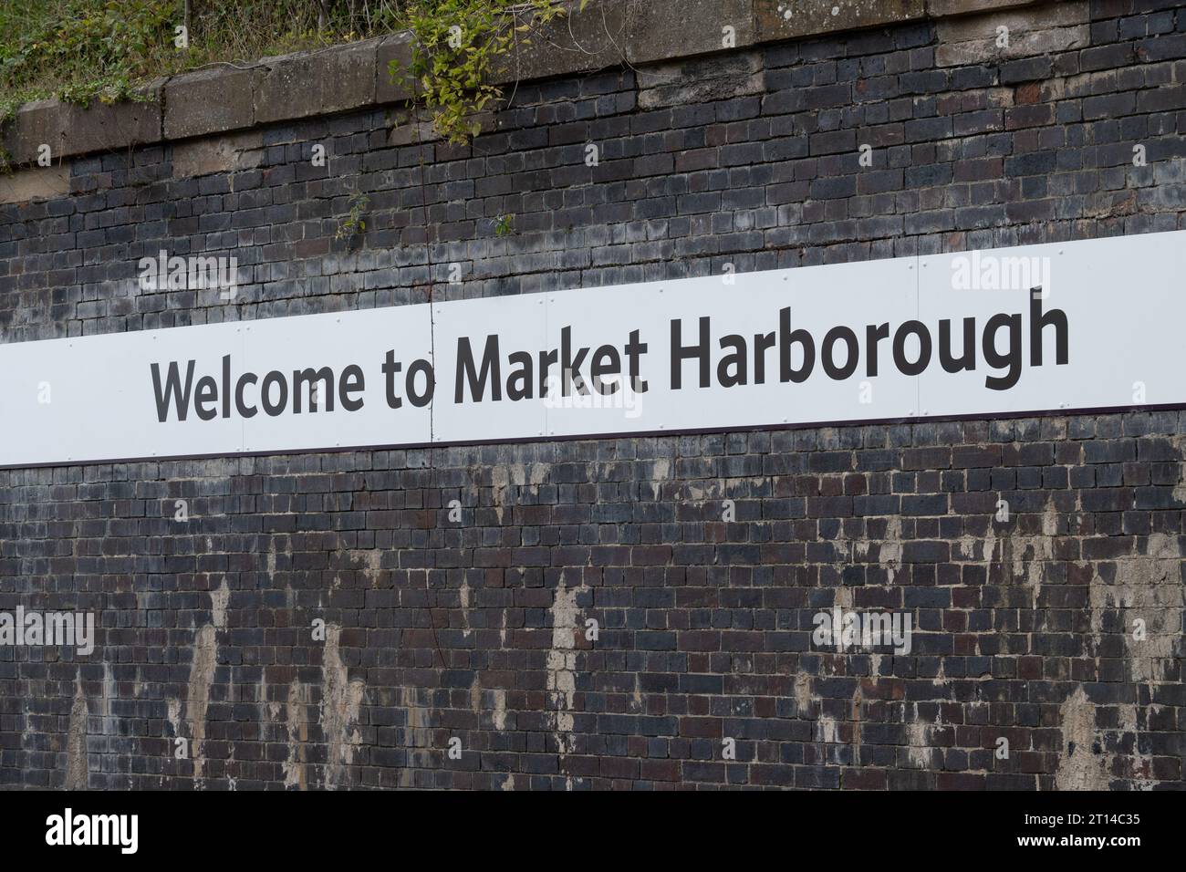 Welcome to Market Harborough sign near the railway station ...