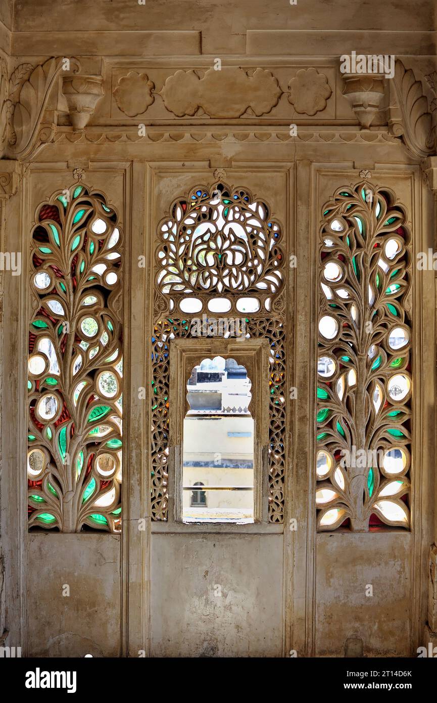 Decorative traditional design of window at Udaipur City Palace Stock ...
