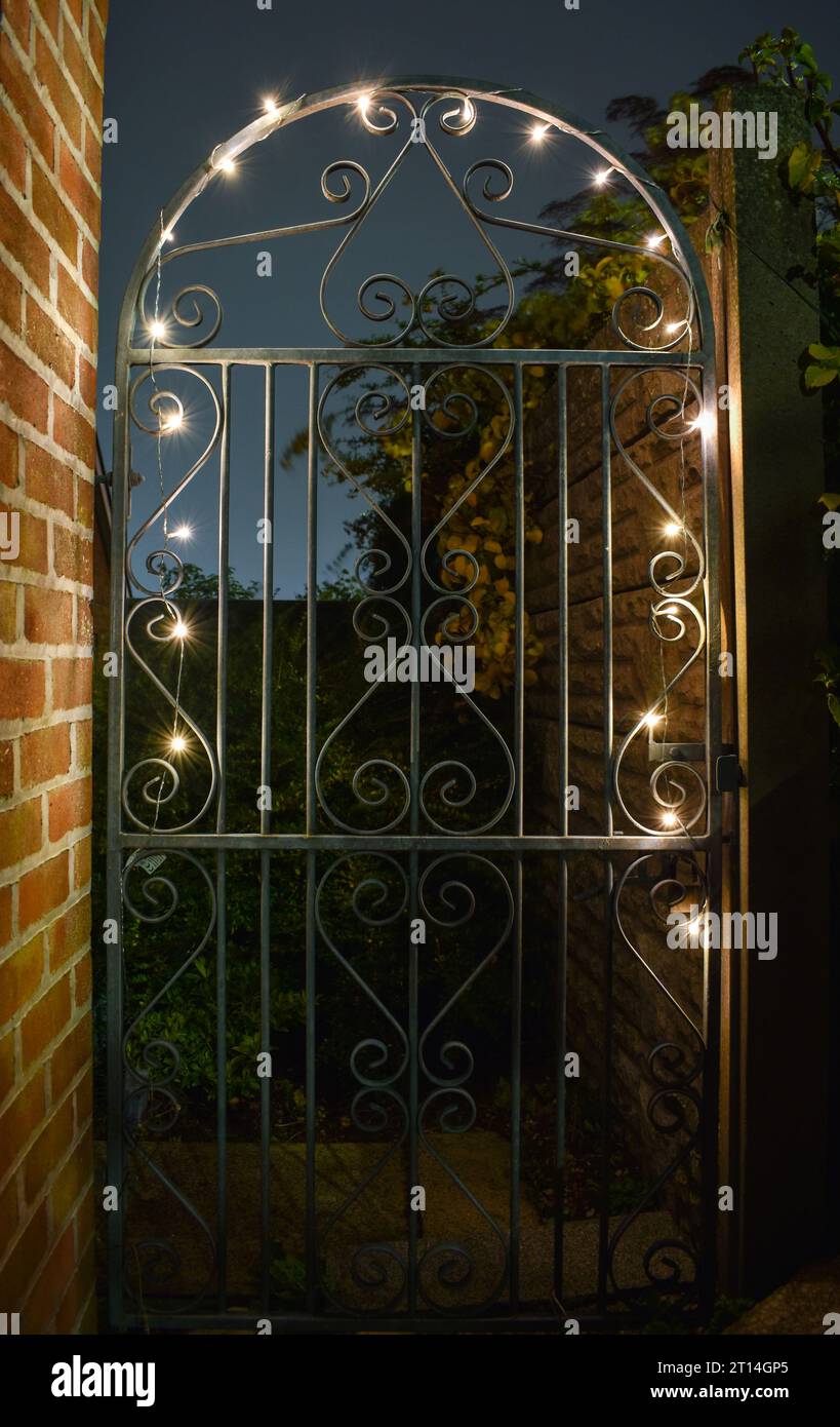 Garden gate arch hi-res stock photography and images - Alamy