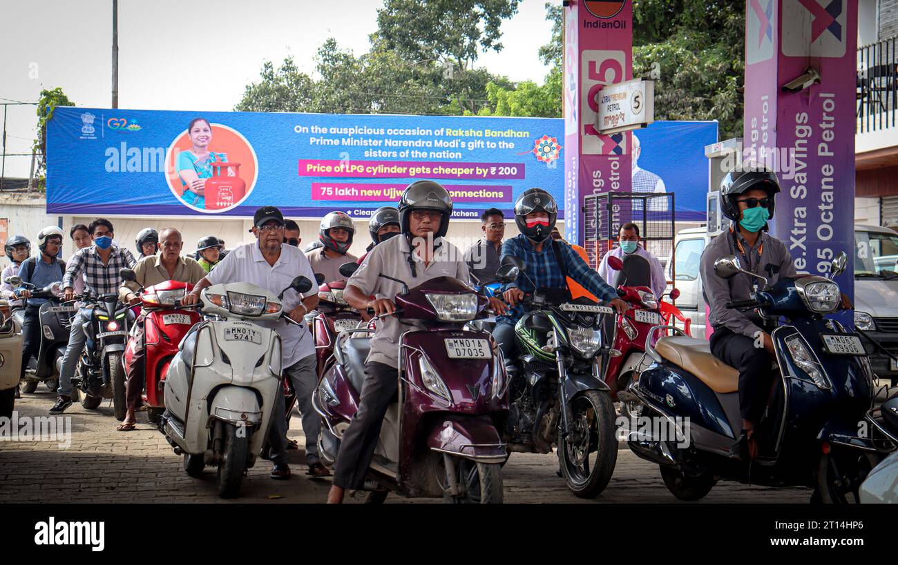 Long que fuels hi-res stock photography and images - Alamy