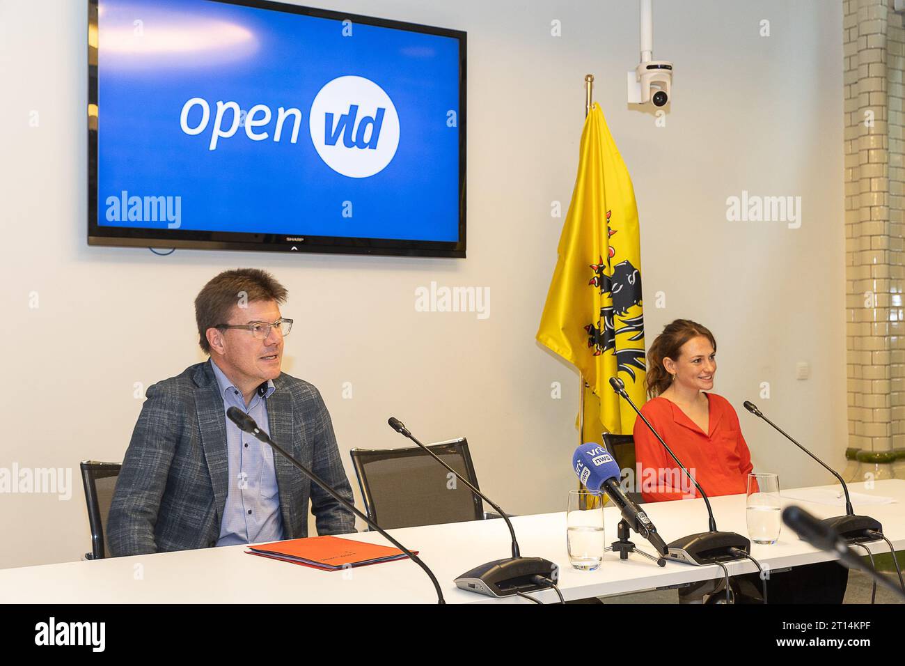 Brussels region Minister Sven Gatz and OpenVLD's Chloë Van Hoegaerden ...