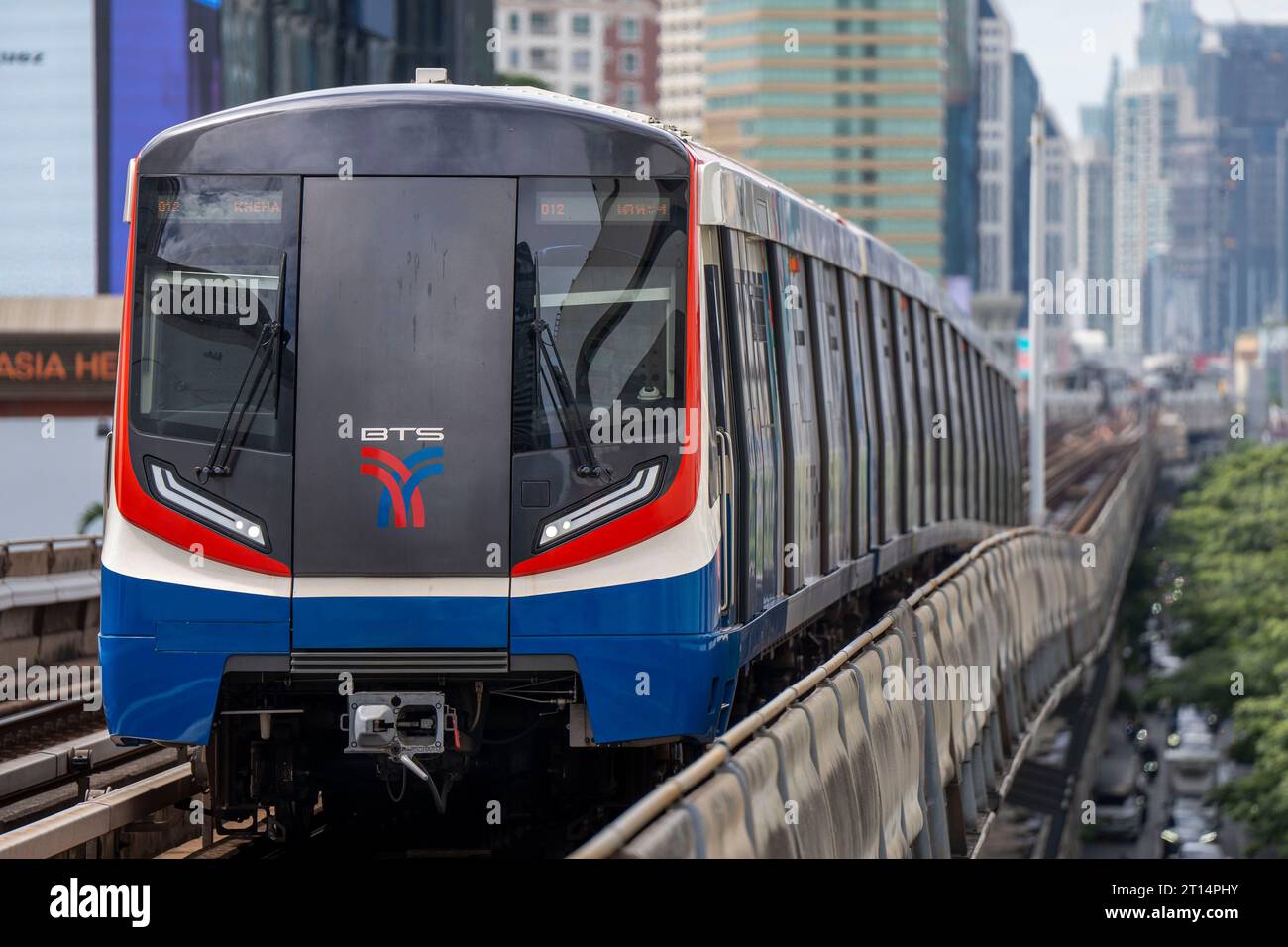 Above ground train hi-res stock photography and images - Alamy