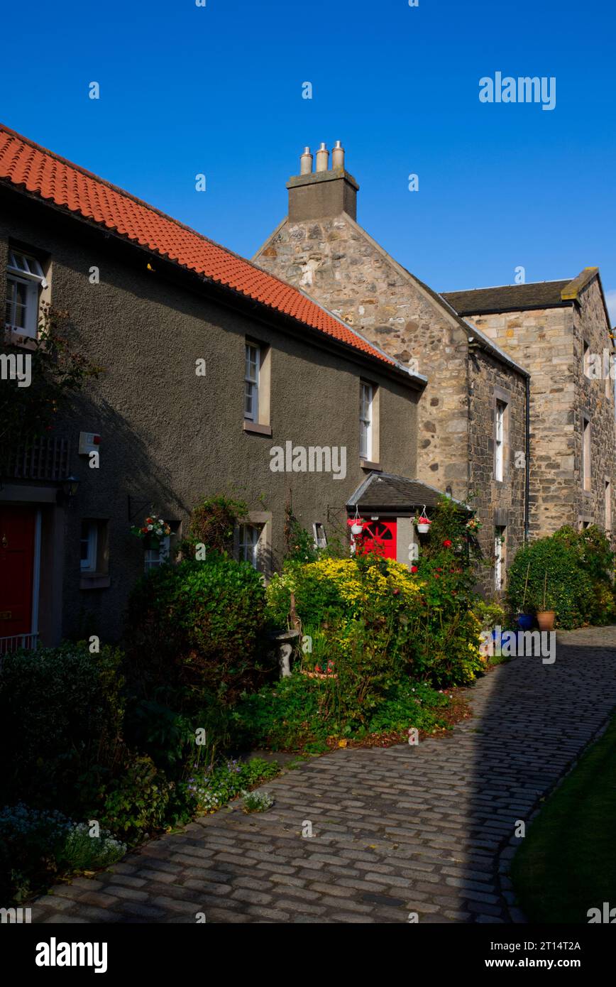Restored old smiddy, Bonnyhaugh, Edinburgh Stock Photo - Alamy