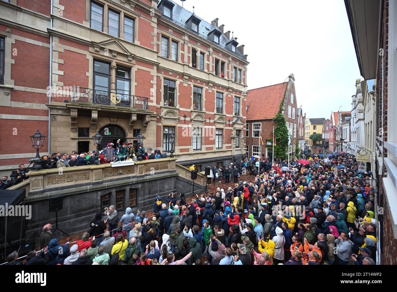 Leer, Germany. 11th Oct, 2023. From the steps of the town hall, the ...
