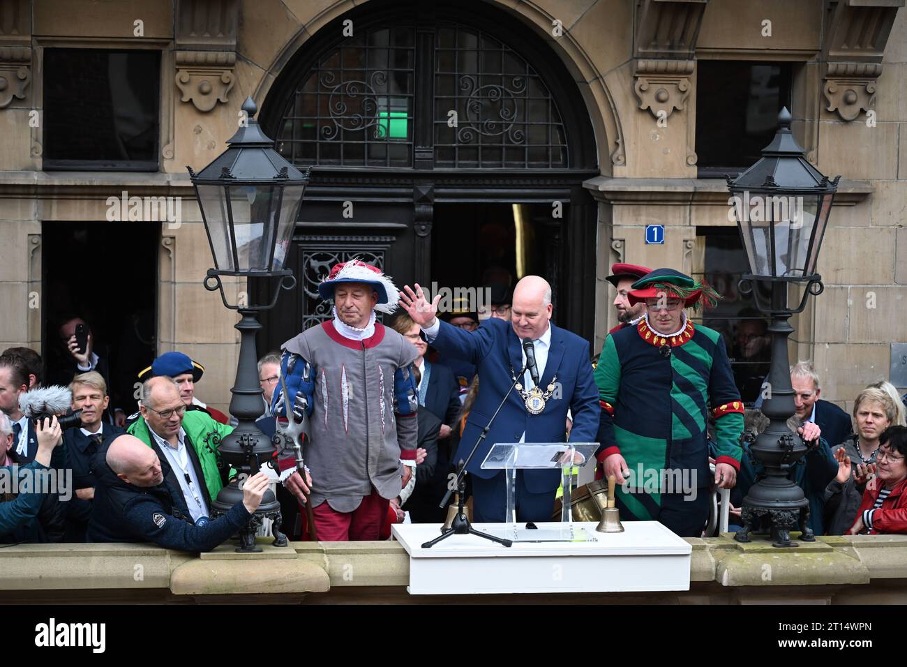 Leer, Germany. 11th Oct, 2023. From the steps of the town hall, the ...