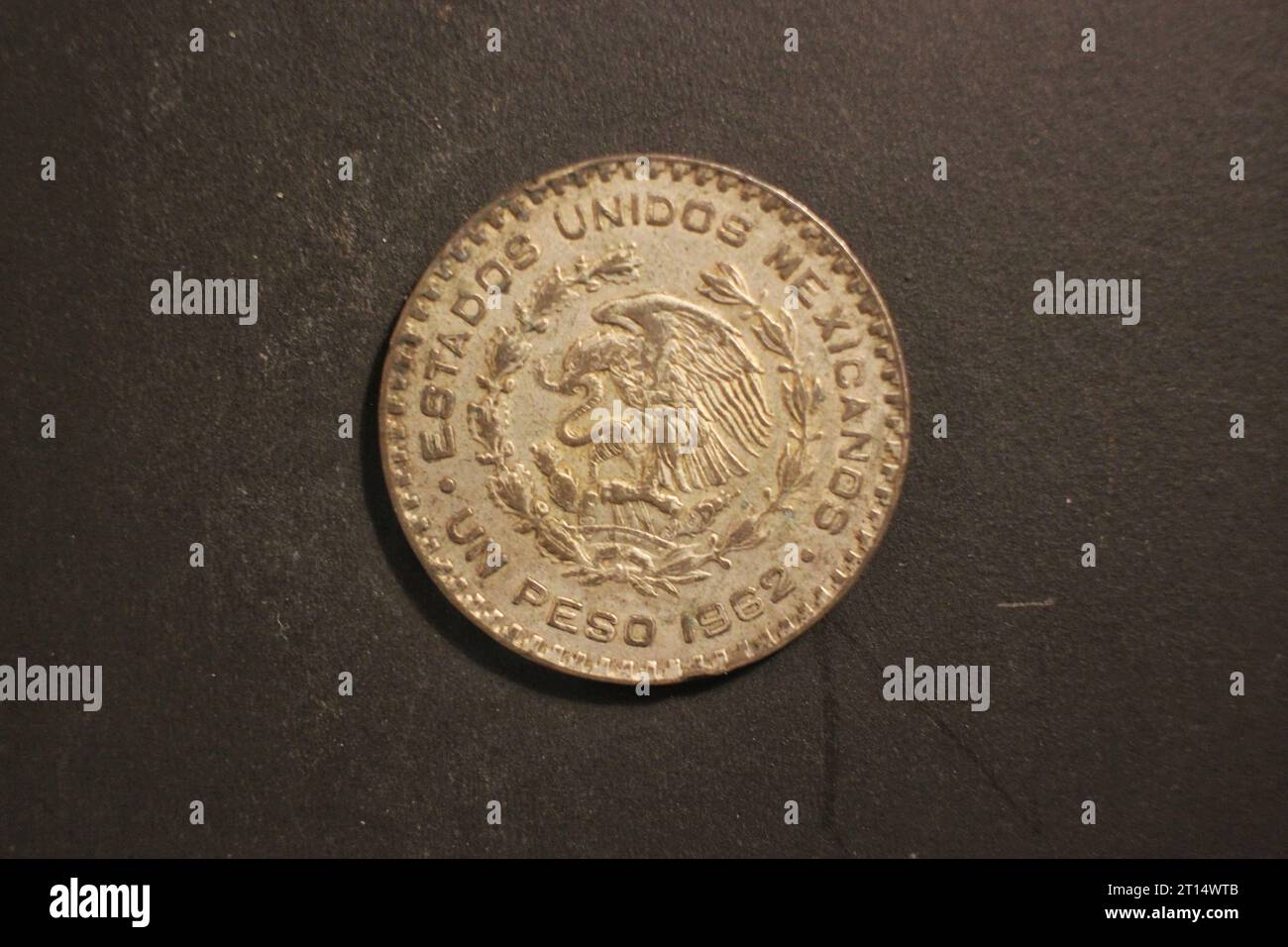 One Mexican peso coin Stock Photo - Alamy