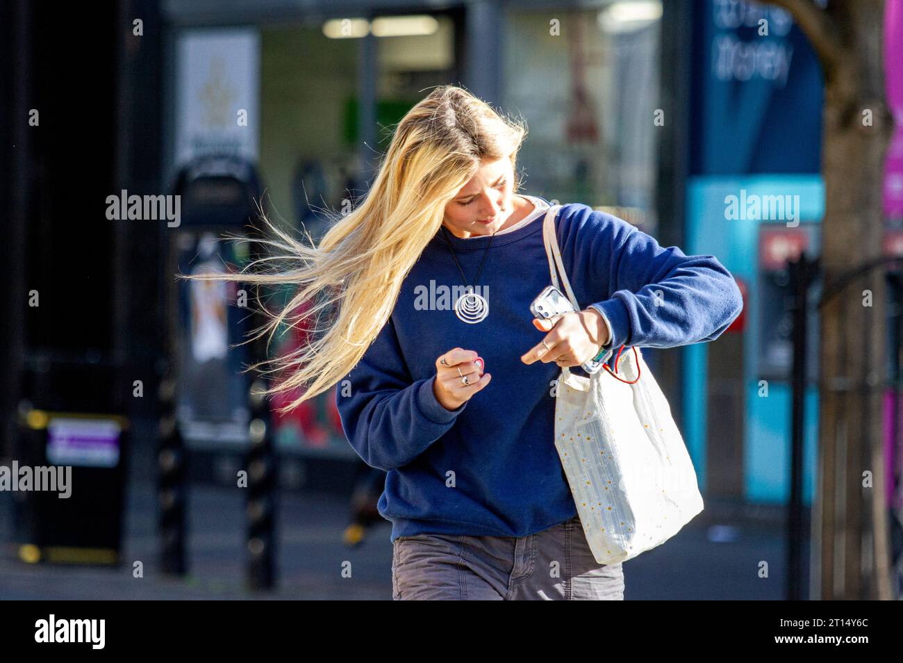Dundee, Tayside, Scotland, UK. 11th Oct, 2023. UK Weather: Cool wind ...