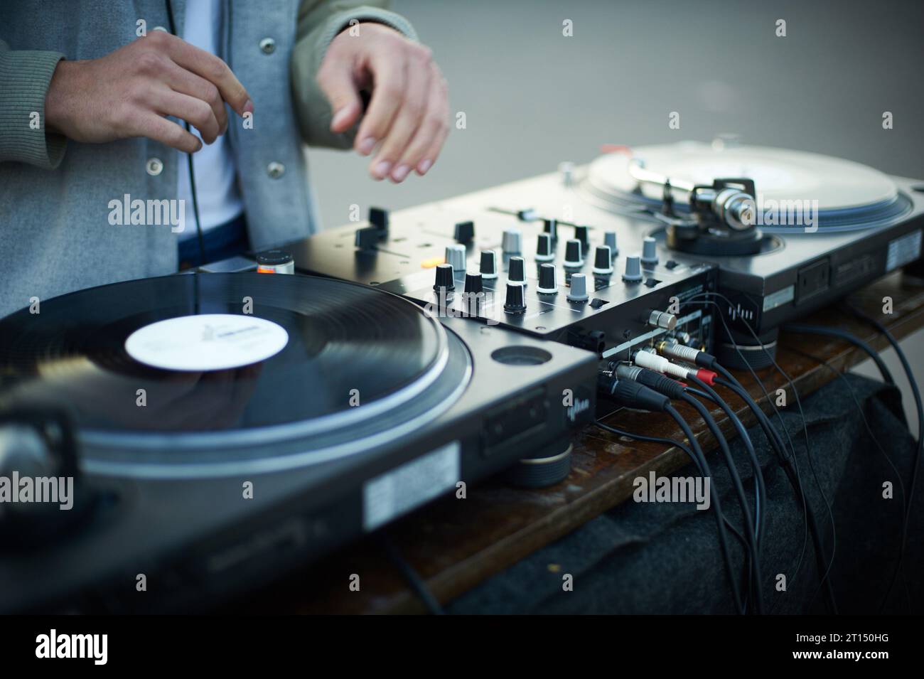 turntable scratch, hand of dj on the vinyl record Stock Photo - Alamy