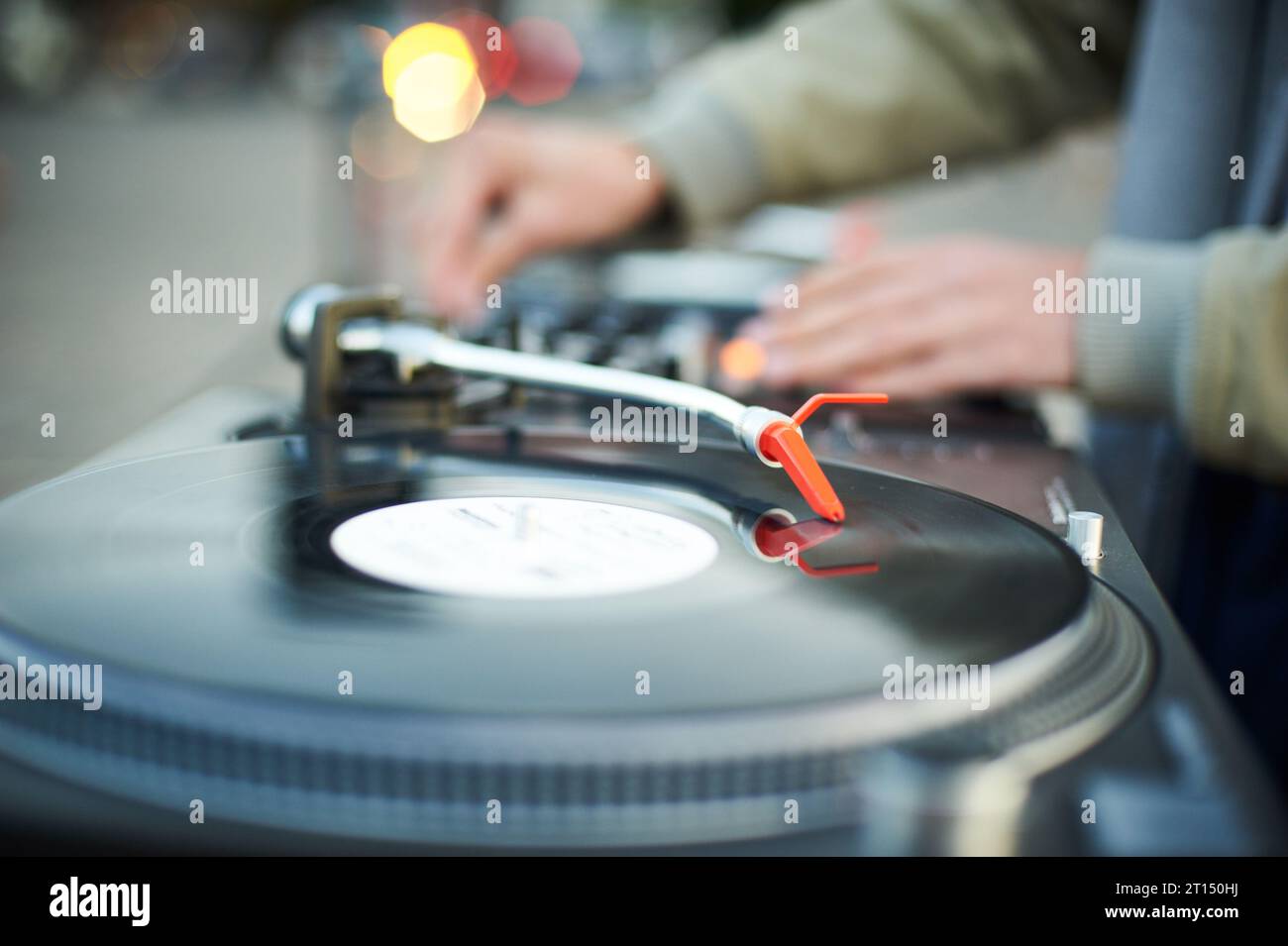 turntable scratch, hand of dj on the vinyl record Stock Photo - Alamy