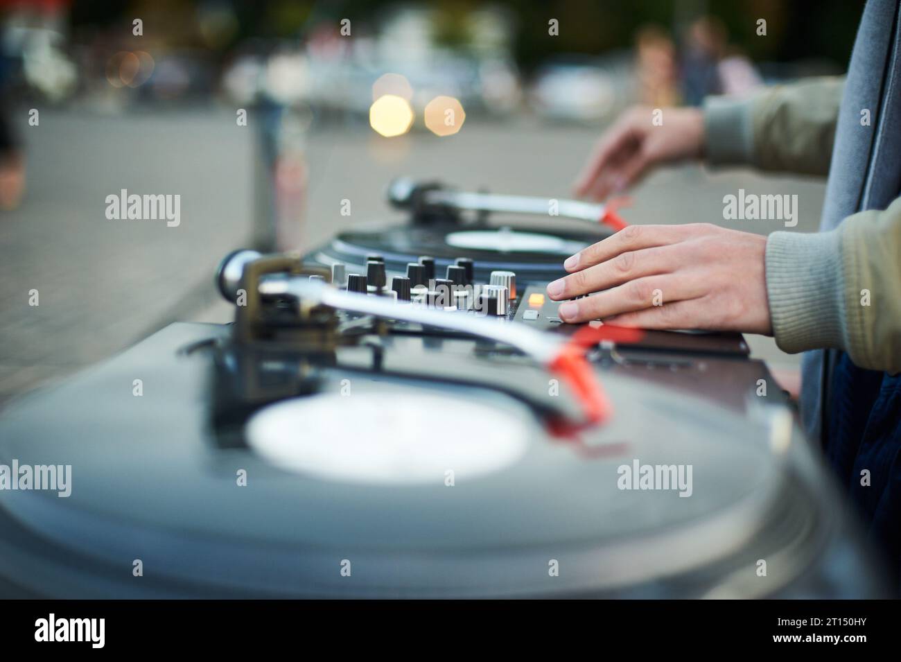 turntable scratch, hand of dj on the vinyl record Stock Photo - Alamy
