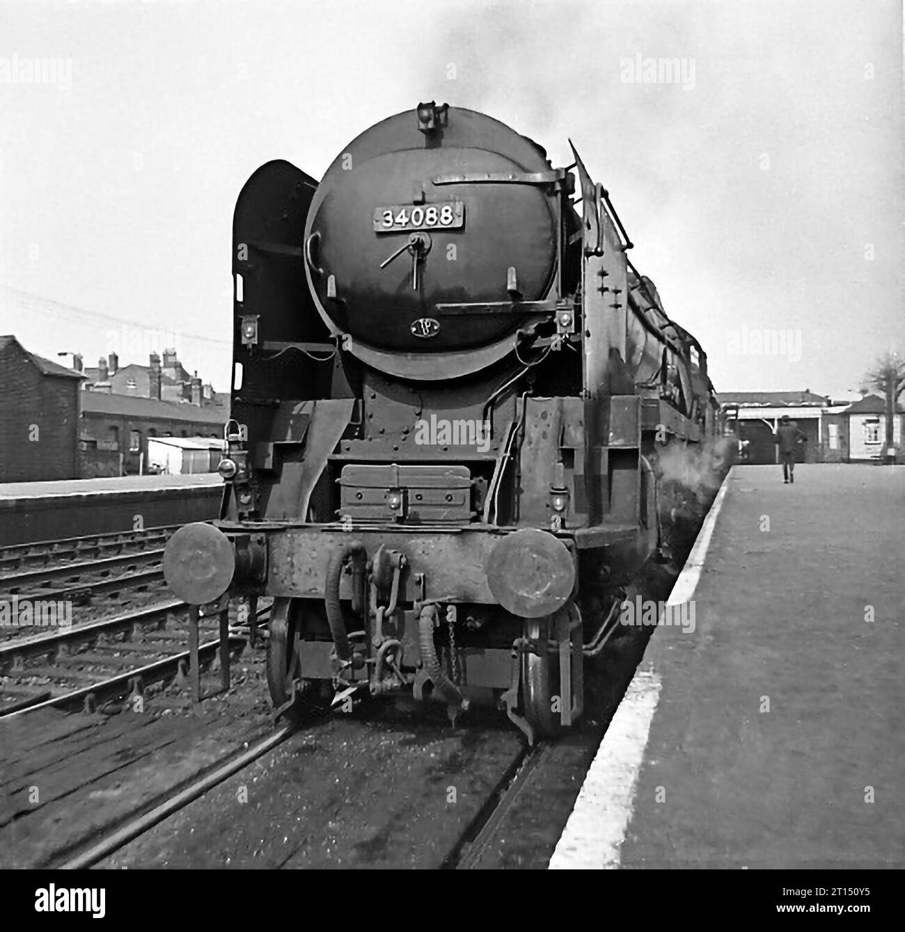 English vintage train stations Black and White Stock Photos & Images ...