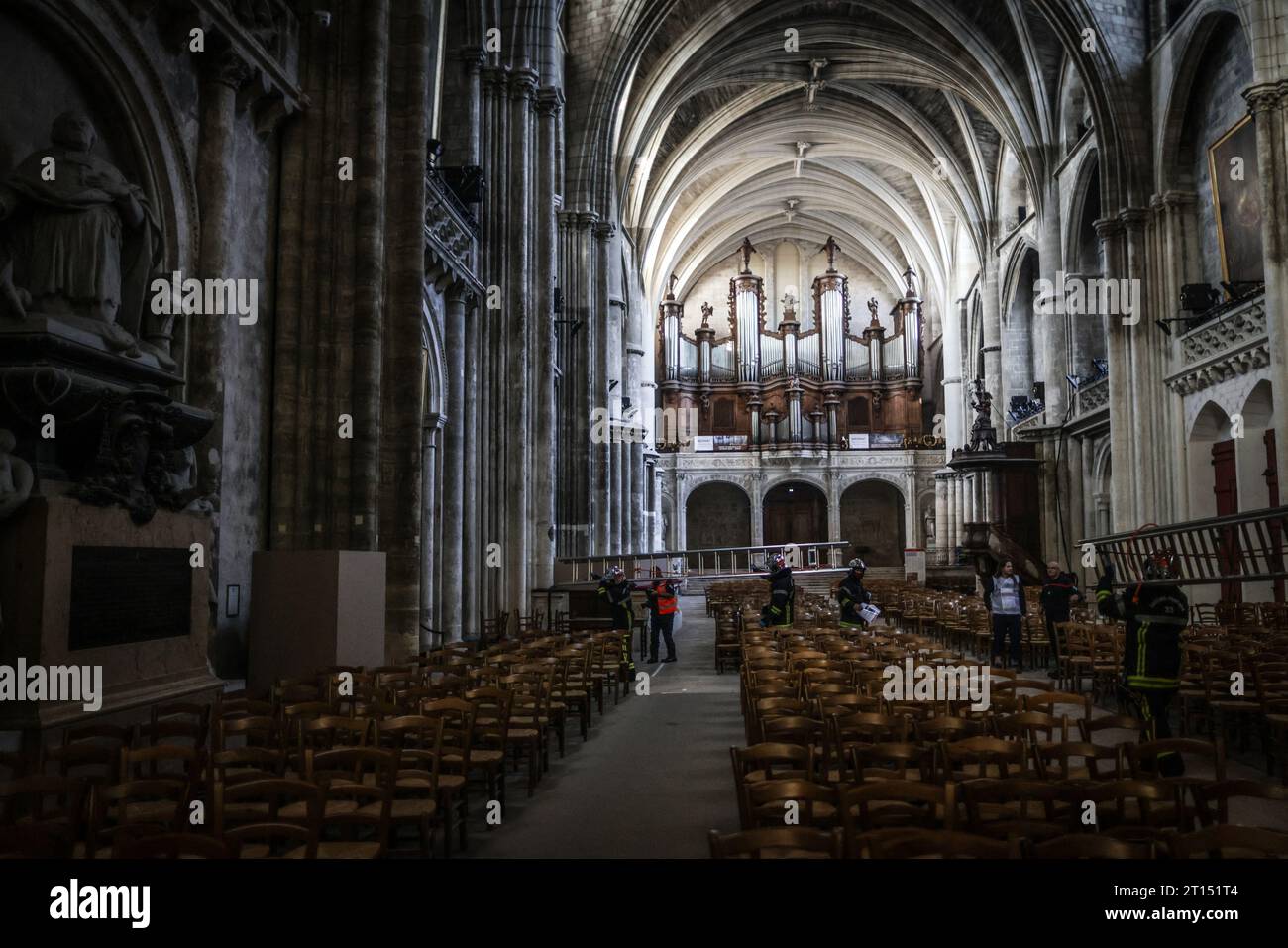 Bordeaux, France. 11th Oct, 2023. Firefighters taking part in a fire ...