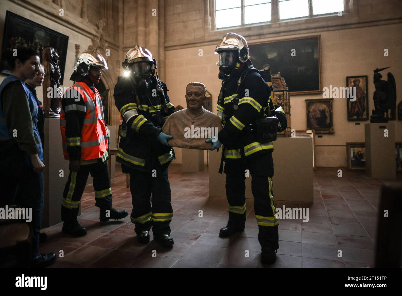 Bordeaux, France. 11th Oct, 2023. Firefighters taking part in a fire ...