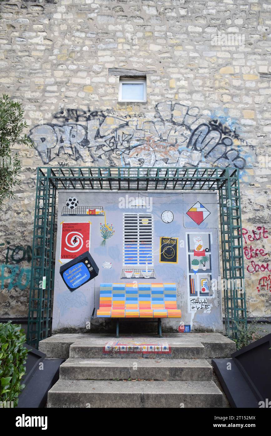 Promenade Plantee, elevated walkway on old railway line, east Paris ...