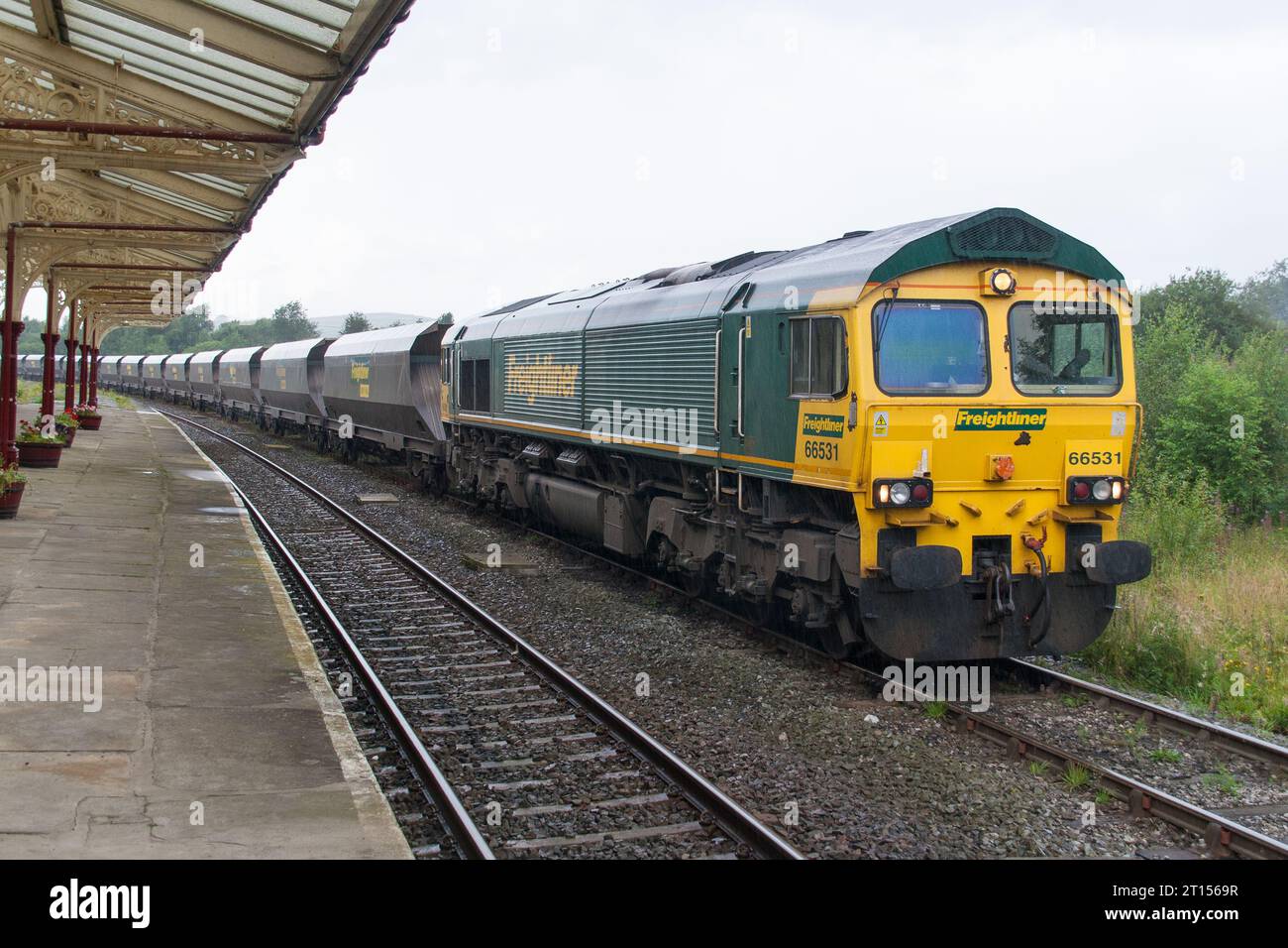 A class 66 freight train at Hellifield Stock Photo - Alamy
