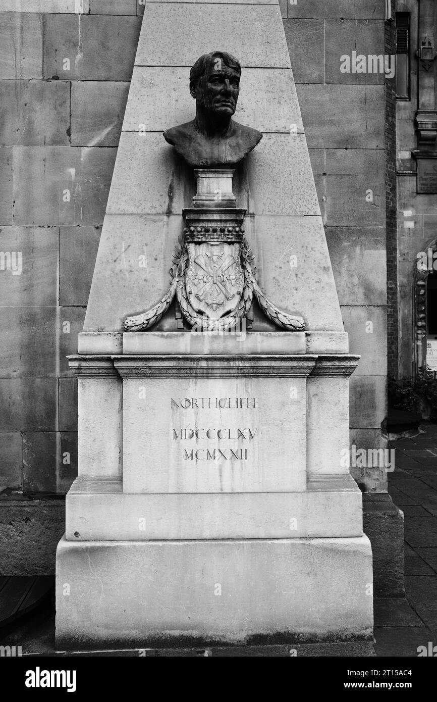 Lord Northcliffe Memorial Stock Photo - Alamy