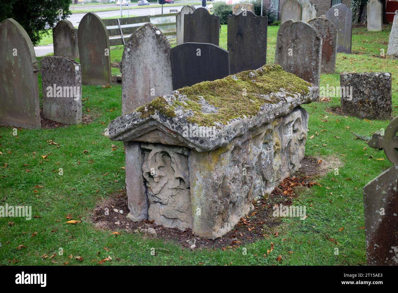 St johns church and churchyard hi-res stock photography and images - Alamy