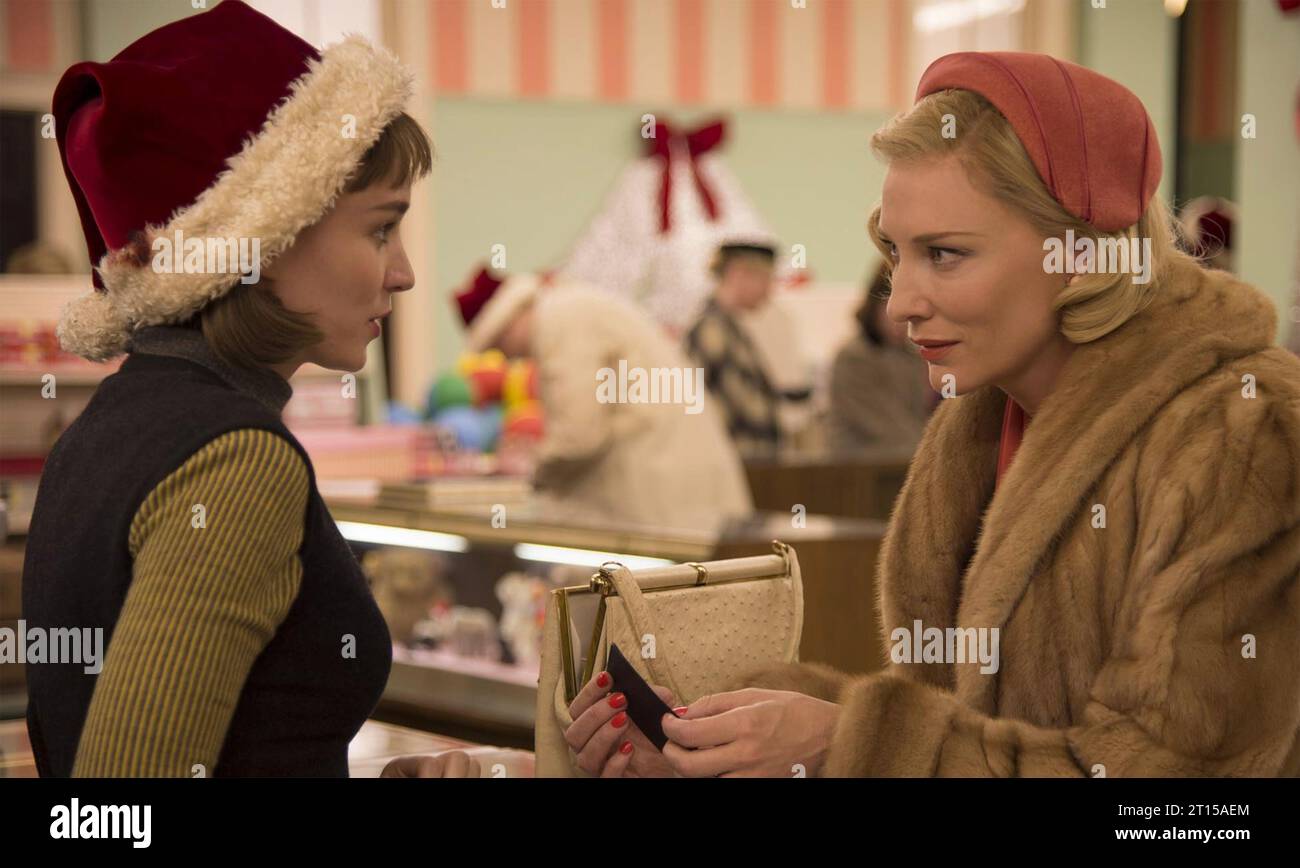 CAROL 2015 Weinstein Company film with Cate Blanchett at ruight and Rooney Mara Stock Photo - Alamy