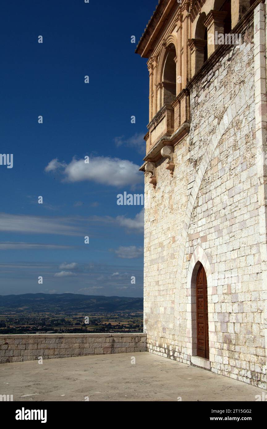 Balcone esterno della facciata hi-res stock photography and images - Alamy
