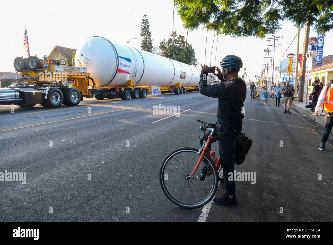 Los Angeles, California, USA. 11th Oct, 2023. A pair of large space-age ...