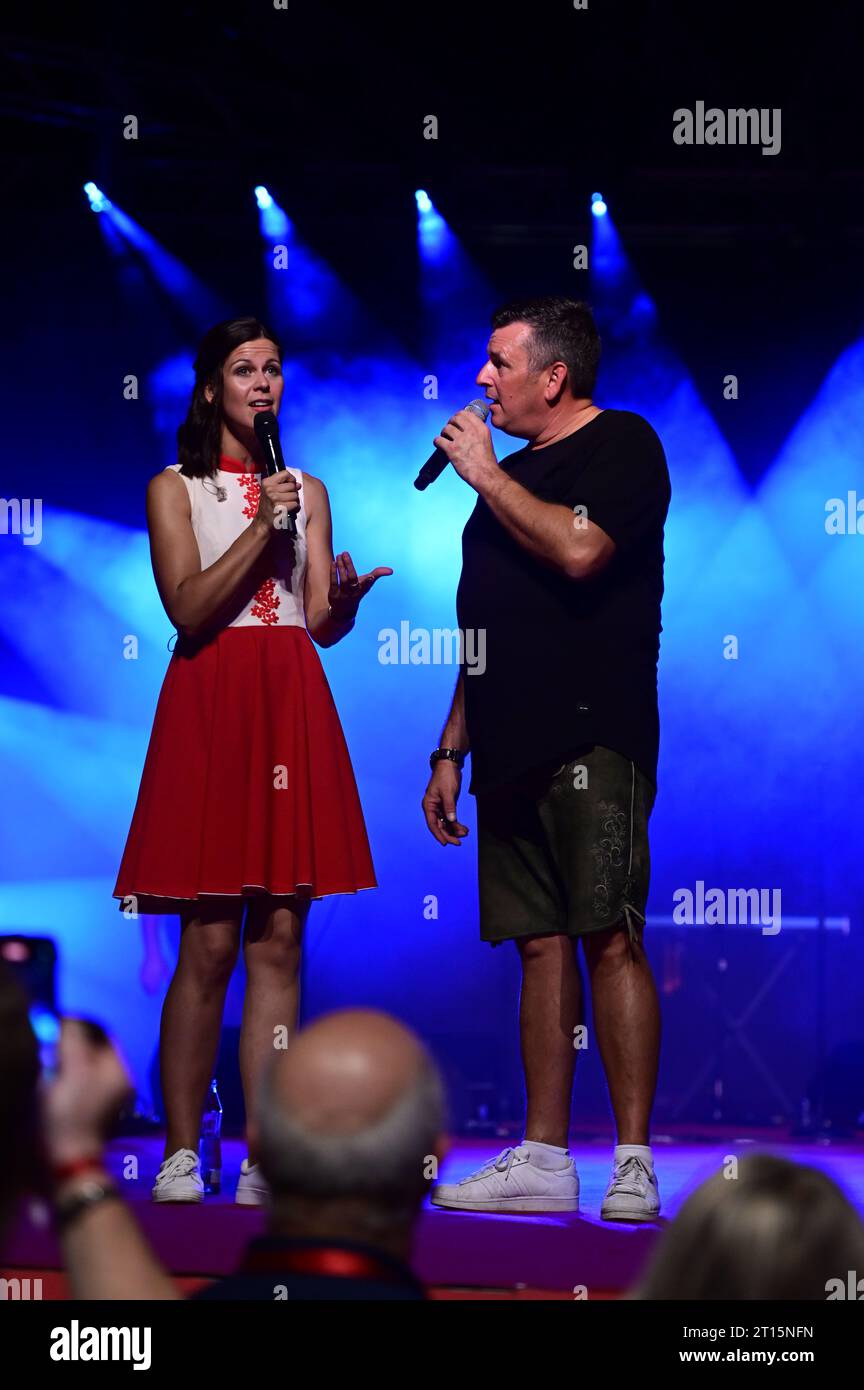 Melanie Oesch / Oesch’s die Dritten und Marc Pircher beim 30jährigen ...