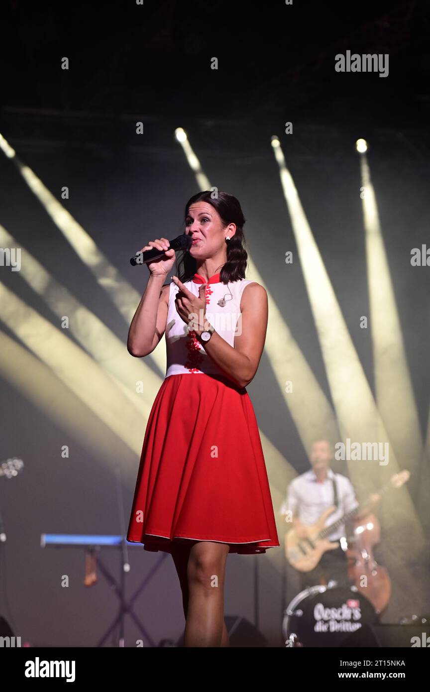 Melanie Oesch / Oesch’s die Dritten beim 30jährigen Jubiläum vom ...