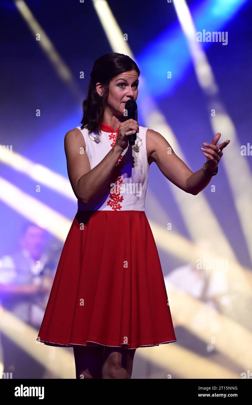 Melanie Oesch / Oesch’s die Dritten beim 30jährigen Jubiläum vom ...