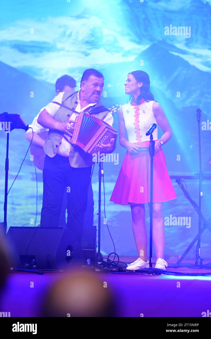 Hansueli Oesch und Melanie Oesch / Oesch’s die Dritten beim 30jährigen ...