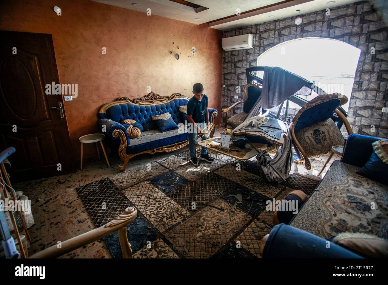 Tulkarm, Palestine. 11th Oct, 2023. A Palestinian inspects his house ...