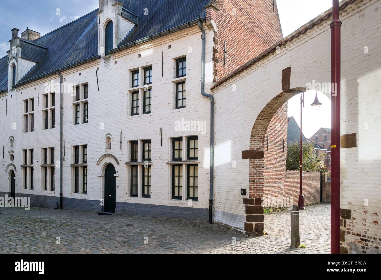 White 17th century beguines' houses and gate at the Beguinage of ...