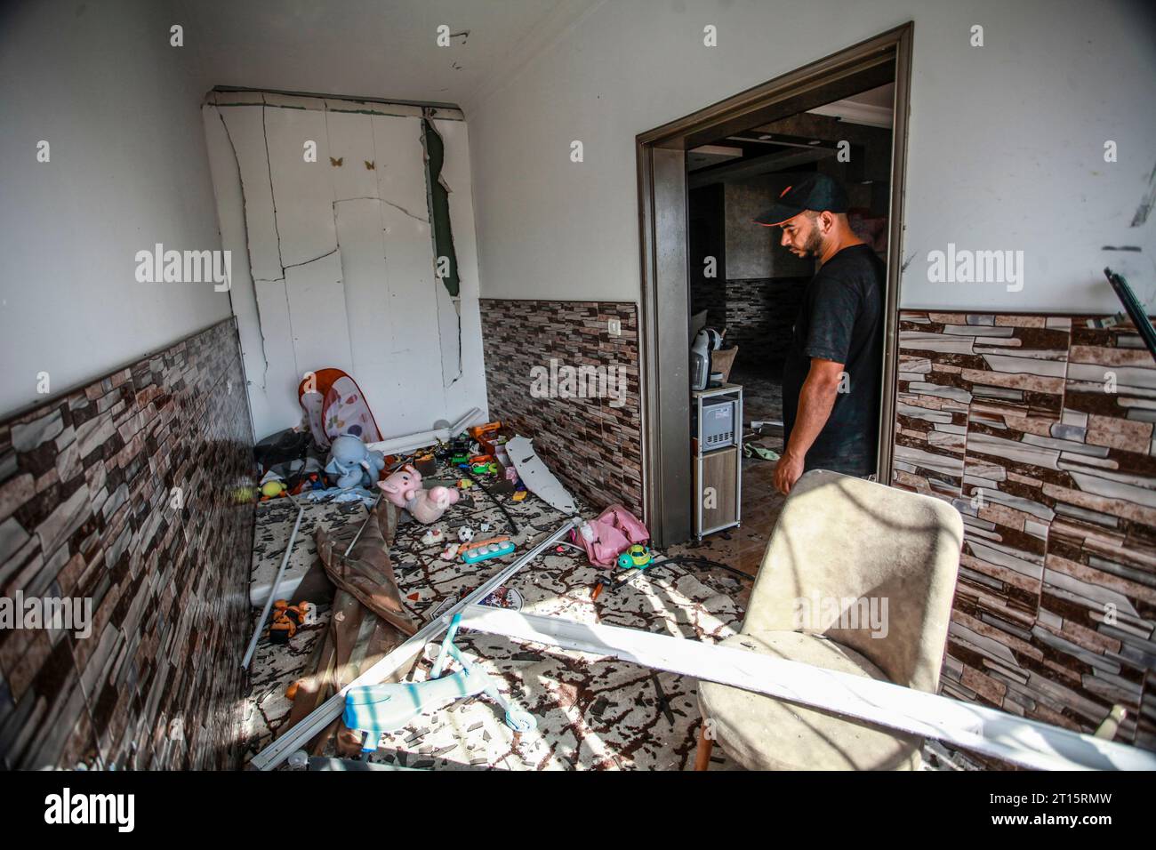 Tulkarm, Palestine. 11th Oct, 2023. A Palestinian inspects his house ...