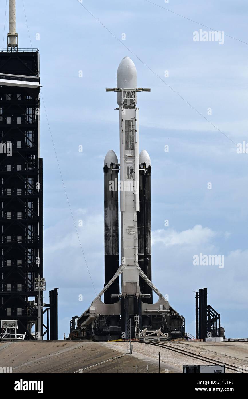 The Spacex Falcon Heavy Rocket Is Prepared To Launch Nasas Psyche