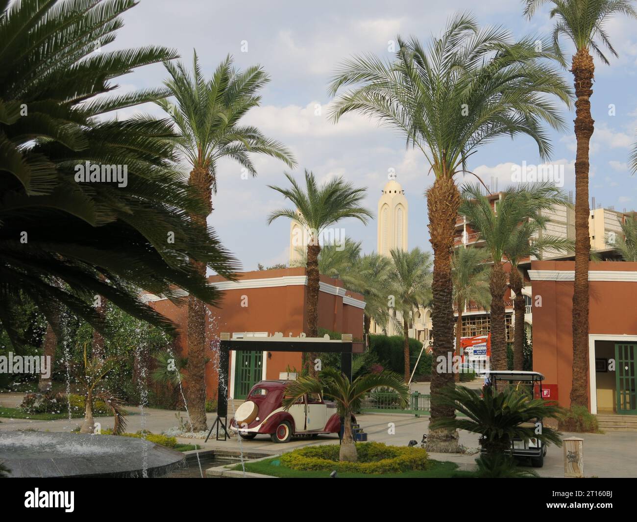 Entrance & grounds of the legendary Old Cataract Hotel in Aswan, luxury ...